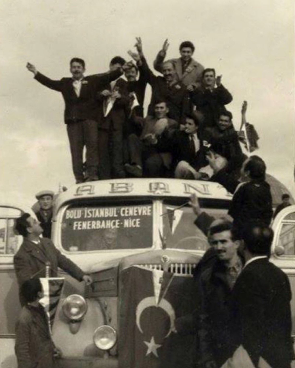 1959 yılında Cenevre’ye giden Bolulu Fenerbahçeliler gündem oldu ...